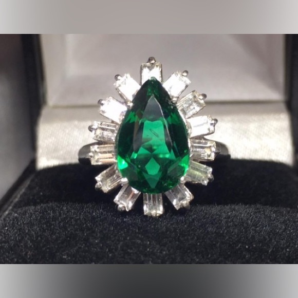 Jewelry | Fantastic Teardrop Emerald Green Colored Stone Wwhite Topaz ...